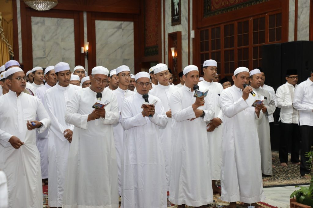 Ribuan Jamaah Padati Manaqib Syekh Samman Al-Madani - Kaki News Ribuan Jamaah Padati Manaqib Syekh Samman Al-Madani - Kaki News